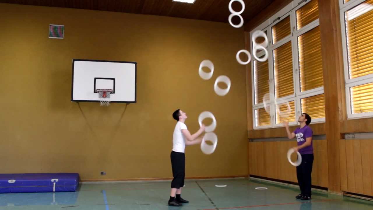 12 ring passing - 215 catches - YouTube