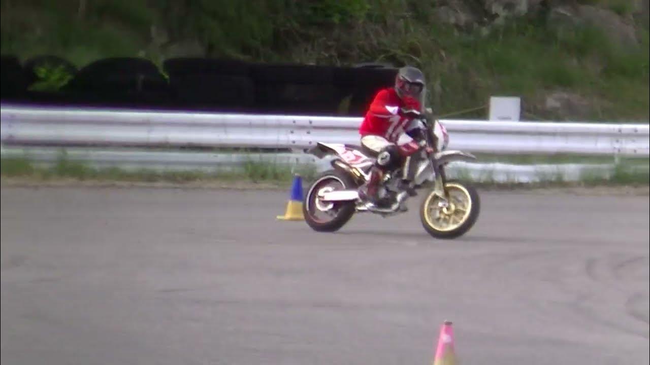 20230505 中部モトジムカーナ大会 #2 【赤16】 SM250R - YouTube