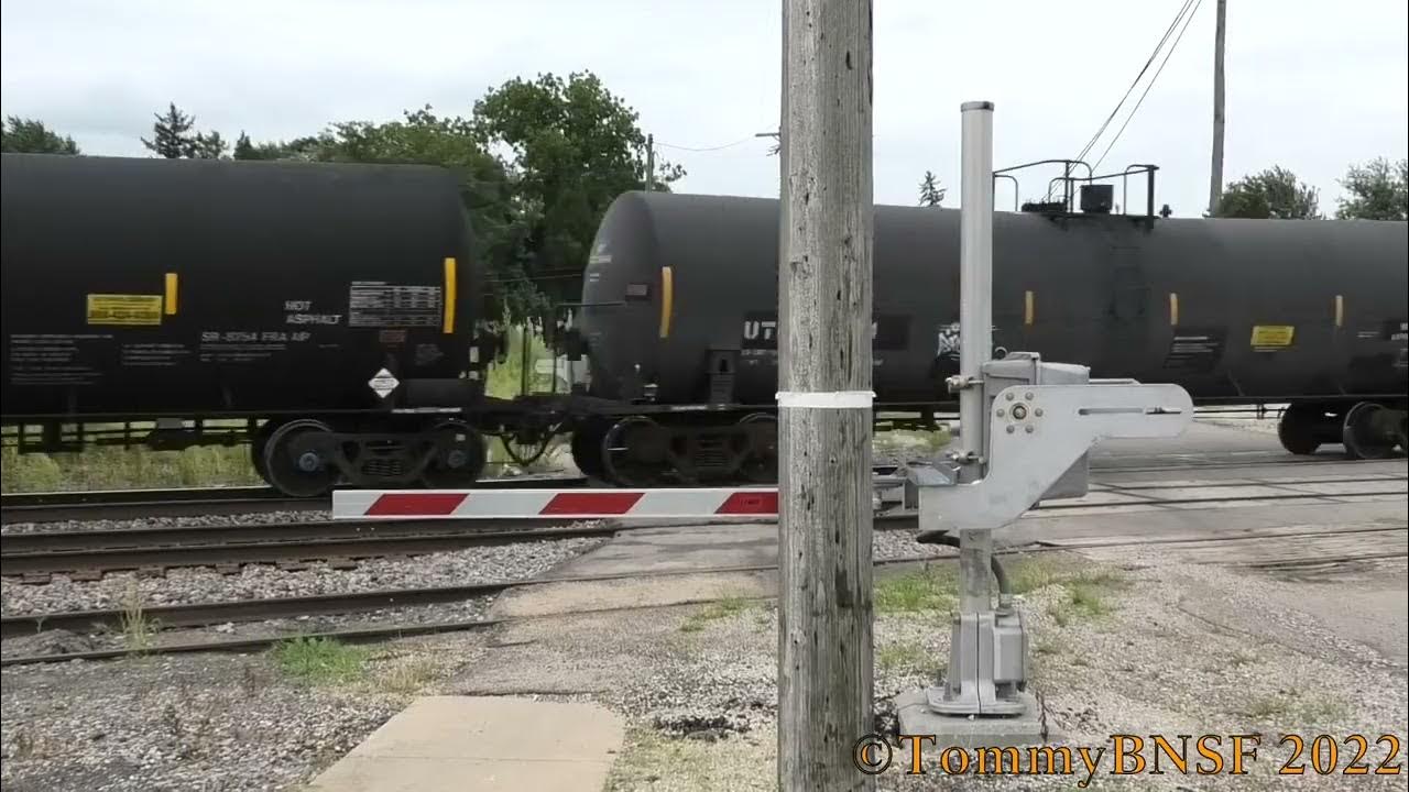 BNSF 6132 East in Wyanet, IL 9/12/22 - YouTube
