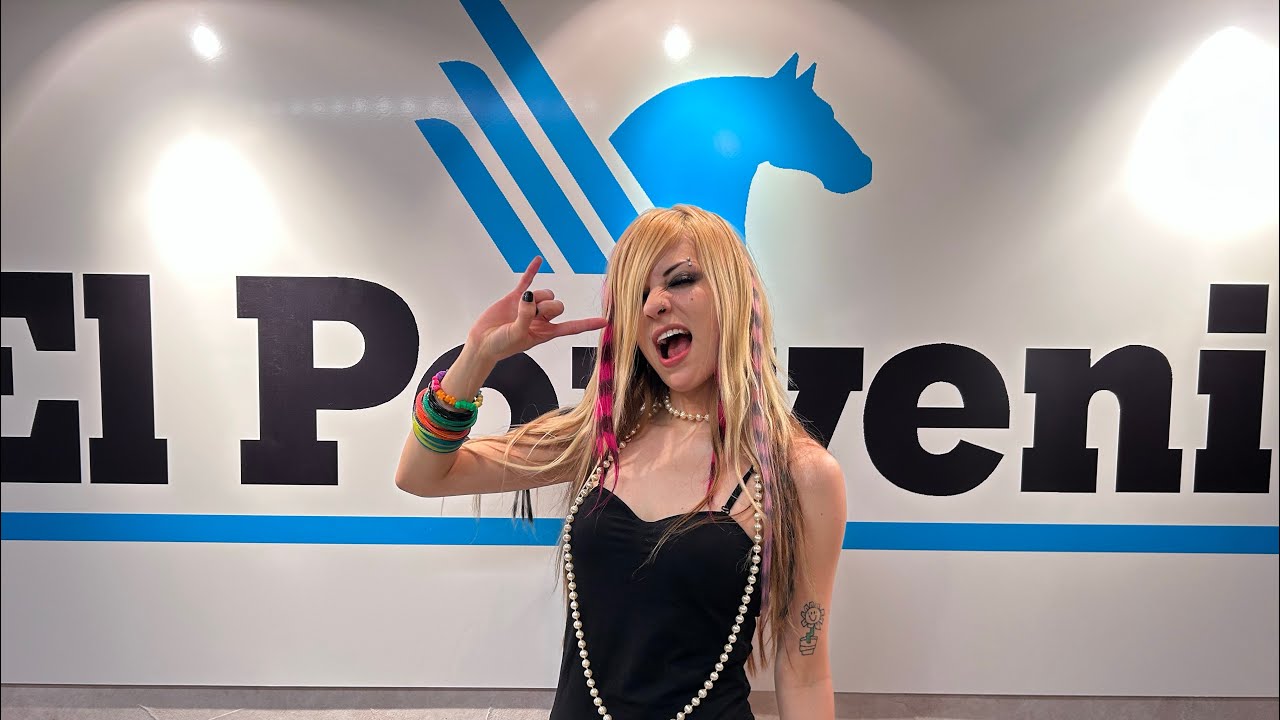 Entrevista con Adhara, la princesa del Punk - YouTube