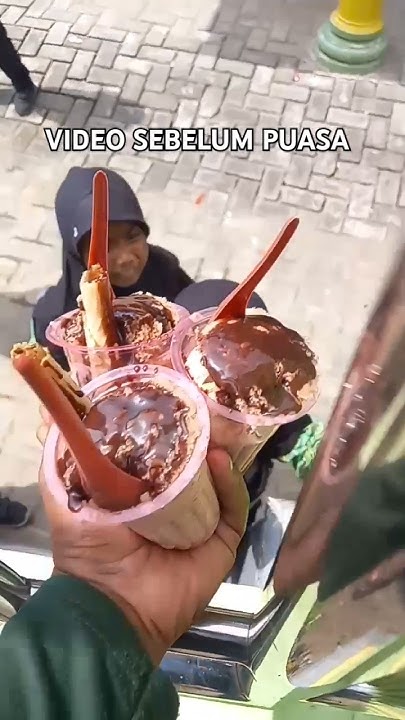 RISKA BELI ICE CREAM BERSAMA ANAK ANAK SEKOLAH #icecream #belieskrim #shorts #short - YouTube