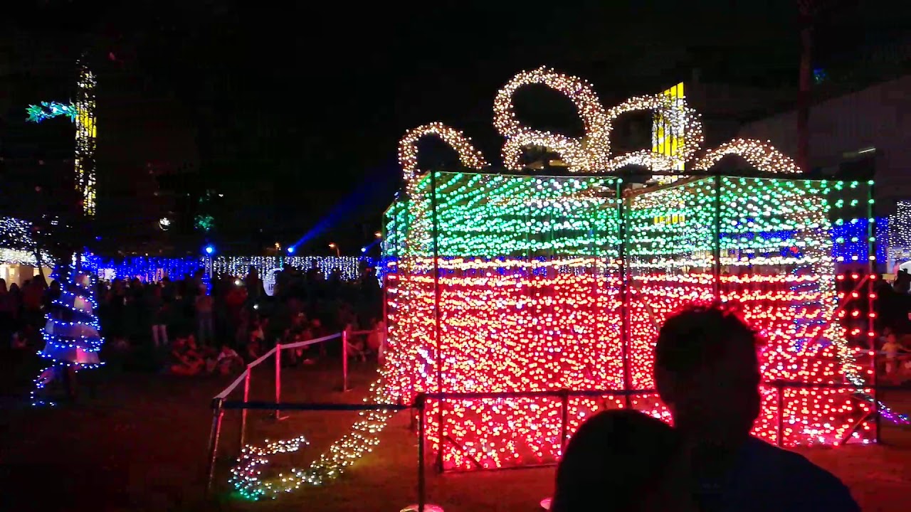 Christmas light show on High Street in BGC, Manila, Philippines - YouTube