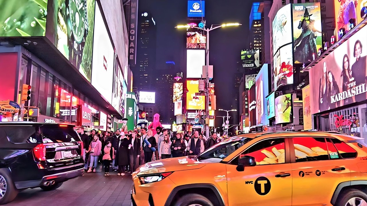🎃 Halloween & Fall Magic in Times Square NYC! The Biggest Pumpkin in ...
