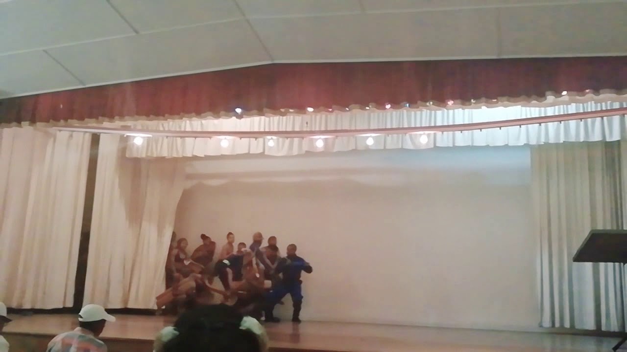 Traditional dance (Gaetsho high school) - YouTube