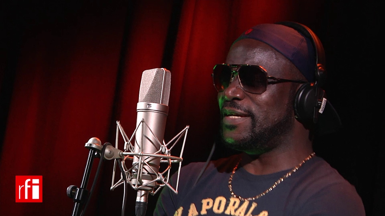 Meiway interprète "200% zoblazo" dans Couleurs Tropicales @RFI - YouTube