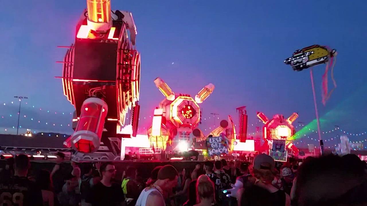 Eptic b2b Must Die! - EDC Las Vegas 2016 (BassPOD) - YouTube