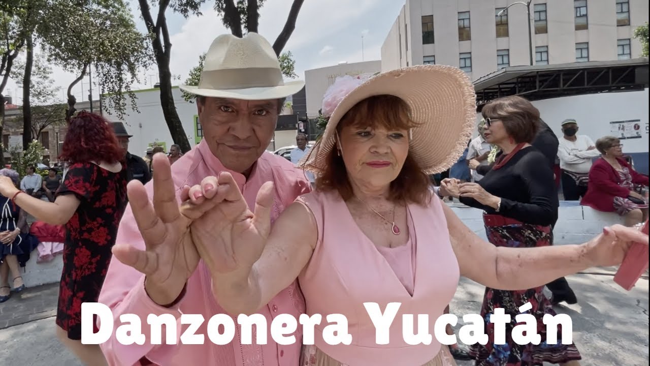 DANZONERA YUCATÁN TOCÁNDO EN LA PLAZA DEL DANZÓN EN LA CIUDADELA DE LA ...