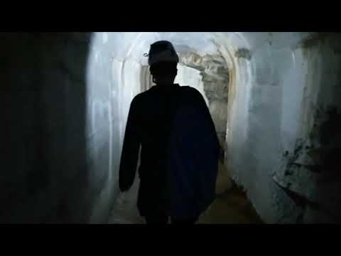 Urbex Games 2022 Utforsker et hull i fjellveggen og en trang og tørr drain