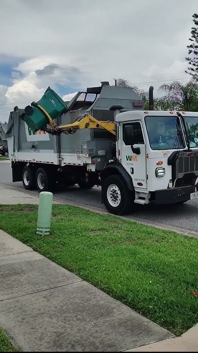 WM Left-hand drive Peterbilt 520 #trashtrucks #garbagetruck #wm #python ...