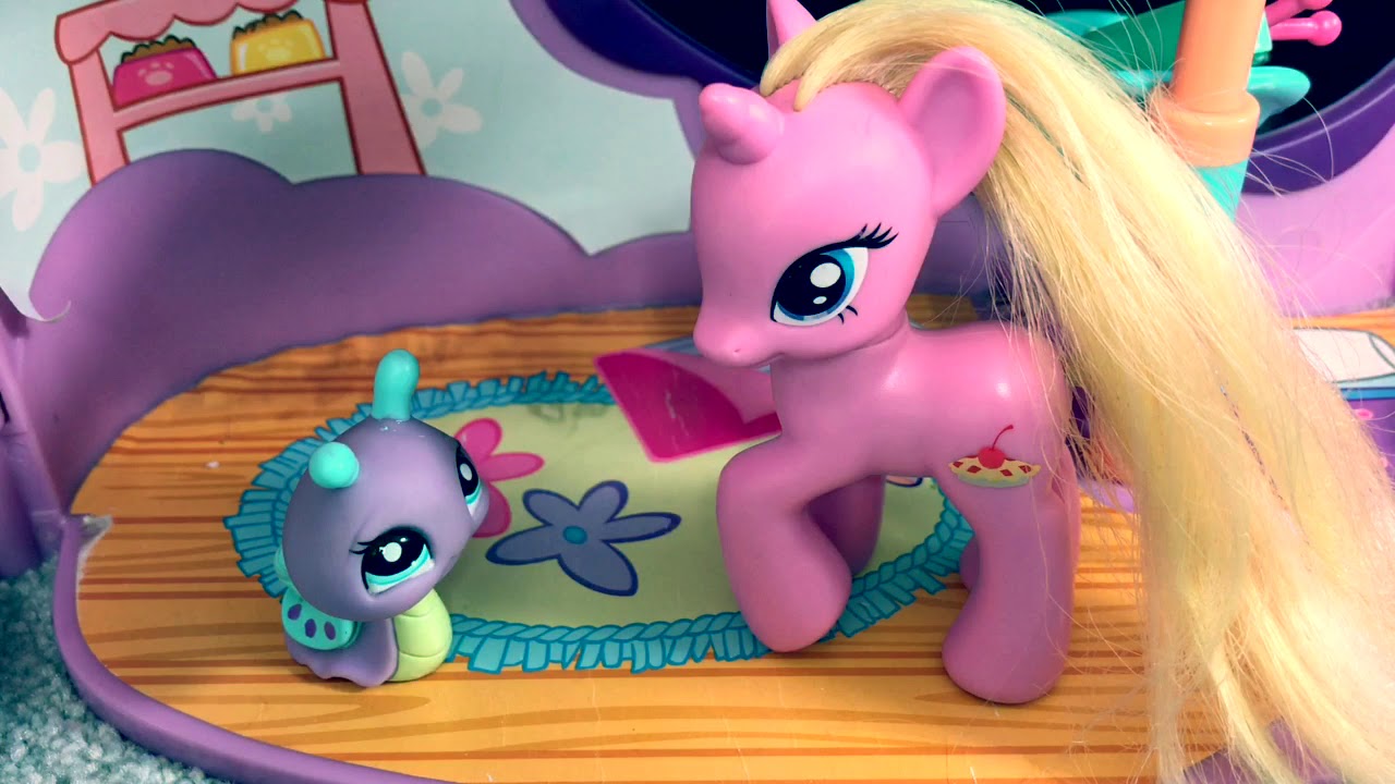 Holly and Sally Chatshow Special S1 ep2 with special guest CherryPie ...