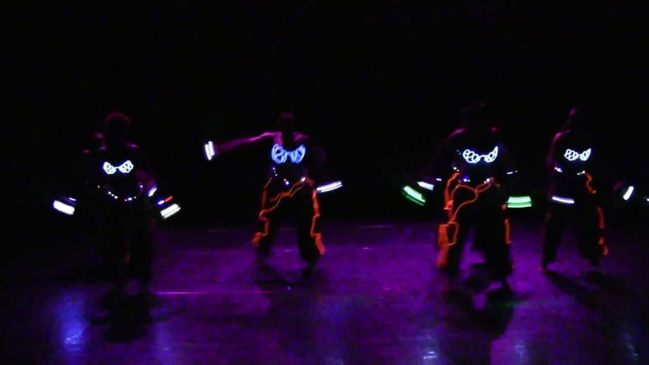 KANKOURAN WEST AFRICAN DANCE CO. - NEW AFRIKA www.kankouran.org - YouTube