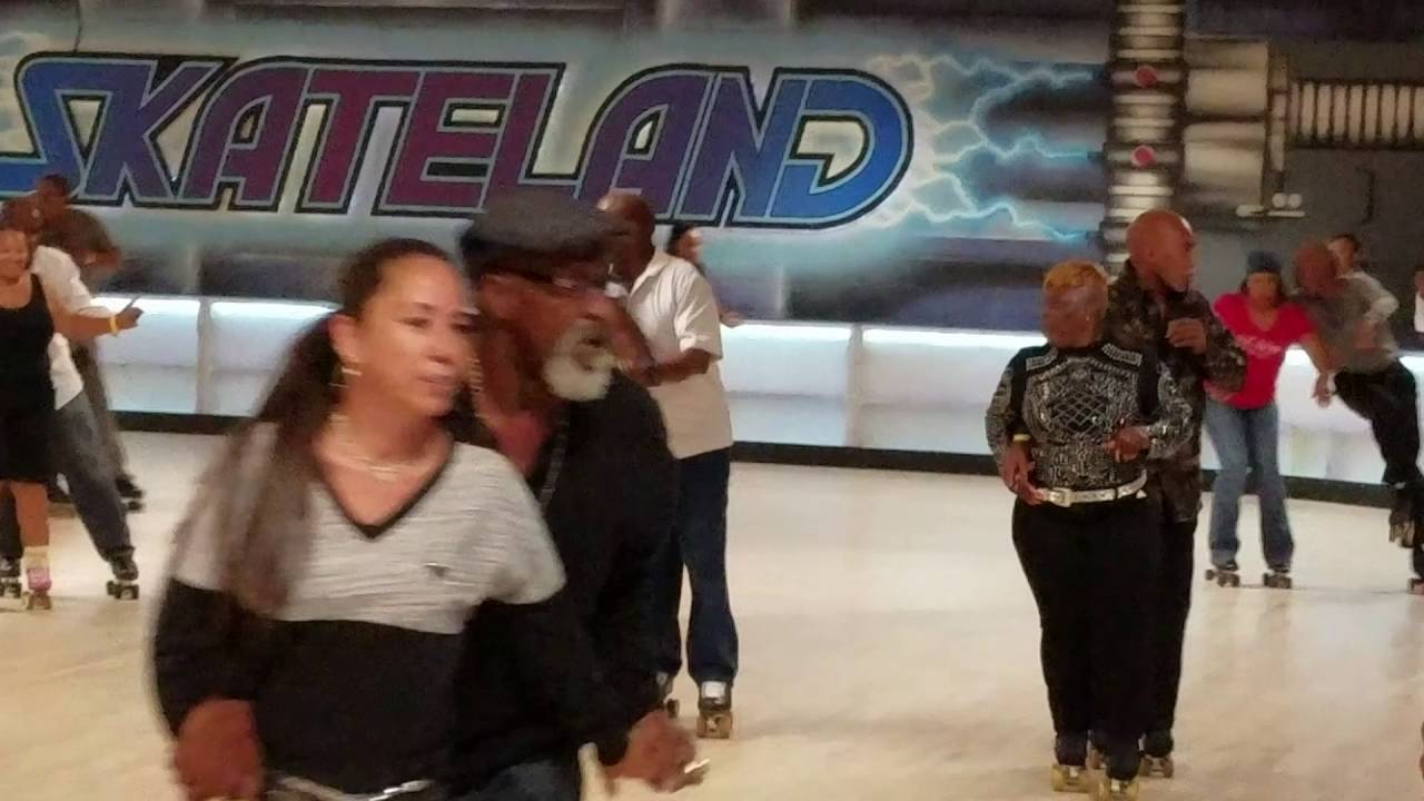 Mae & Mickey All Backwards Skate 9/11/16 - YouTube