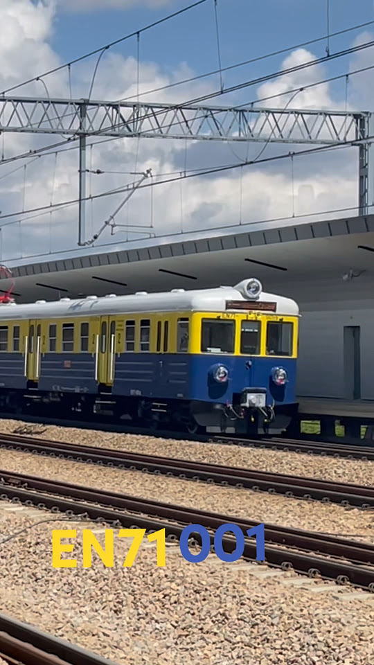 Wjazd EN71-001 na stację Kraków Grzegórzki #shorts #en71 #001 - YouTube