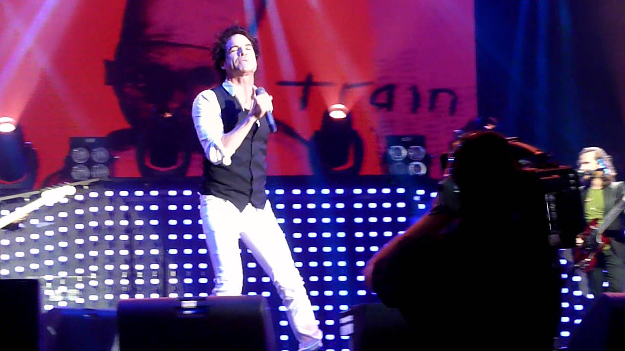 Train Meet Virginia Hollywood Bowl - YouTube