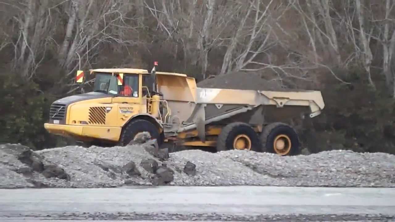 Earthmover Trucks, Volvo A40D and others at waimak river. - YouTube