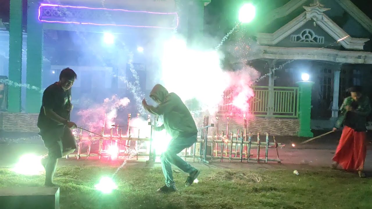 HOREG TENAN!!! PESTA KEMBANG API MALAM TAKBIRAN IDUL FITRI 2024 MERCON ...