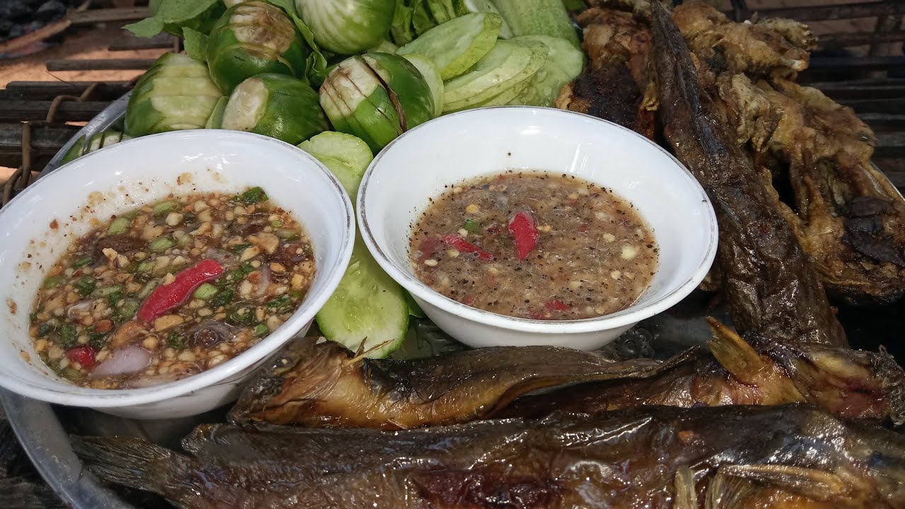 កង្កែបបំពងនិងត្រីអាំងបែបស្រុស្រែឆ្ងាញ់ៗ Cooking frog and fish [ khmer ...