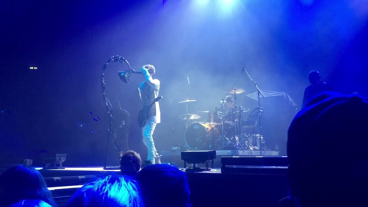 Machine Gun Kelly - At My Best (Live in Berlin 2017) - YouTube