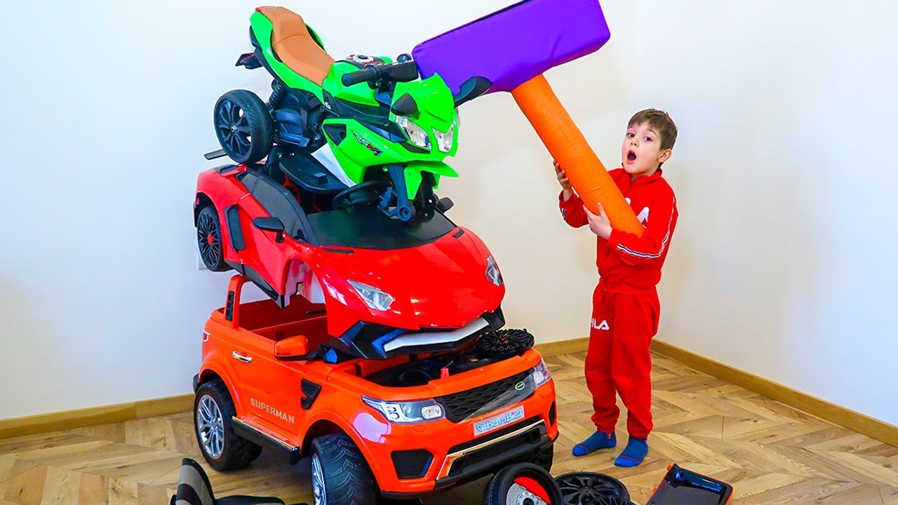 Child Driver ride on Toy Cars and repairs cars | Ребенок сам чинит ...