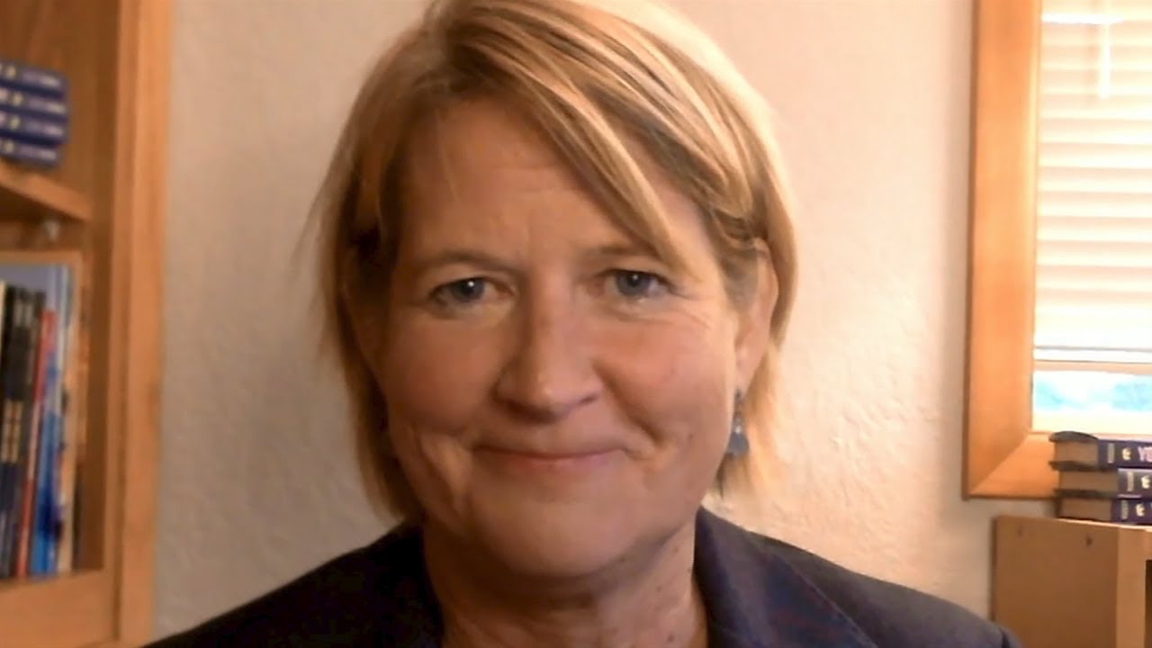 Elizabeth Rusch on the U.S. vice presidential debate - YouTube