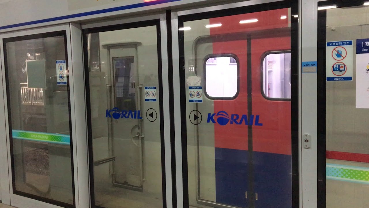 Korail Line 1 Gyeongin express train leaving Yongsan - YouTube