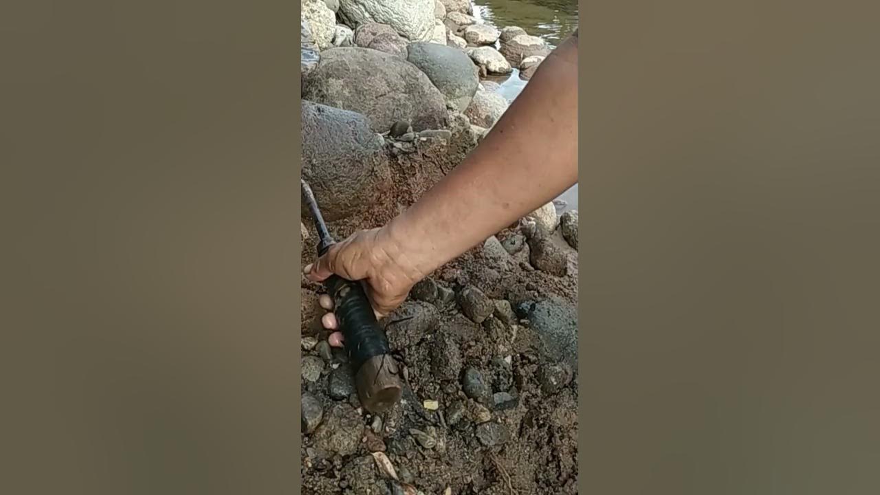 CRAZY 😨.WE FOUND THE GOLD SPOT UNDER A LARGE ROCK. - YouTube