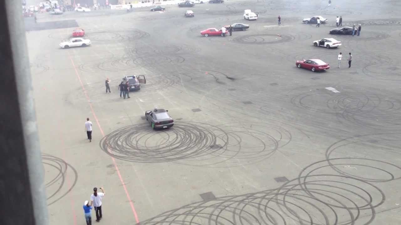 WR Attempt: Most Cars Performing Donuts Simultaneously @ Infineon ...