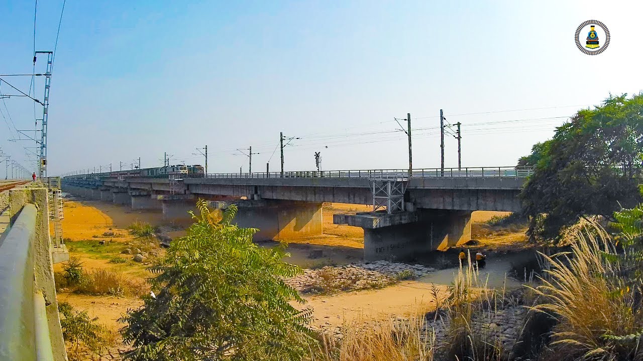 Massive acceleration by Mahabodhi EXPRESS at Nehru Setu bridge | Dehri ...