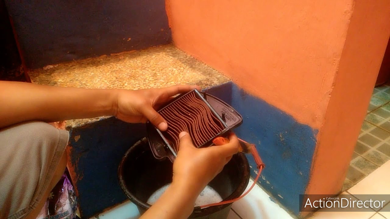 Membersihkan/mencuci filter udara motor - YouTube