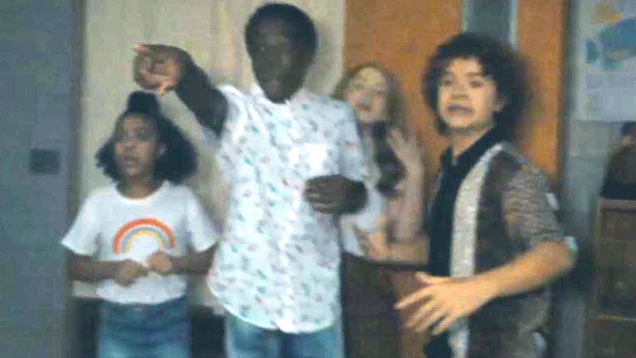 Watch the Stranger Things Cast Get Scared During Haunted Maze! - YouTube