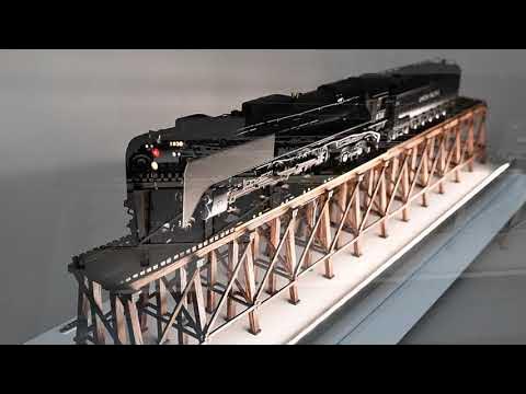 Working model train display with DCC light - YouTube
