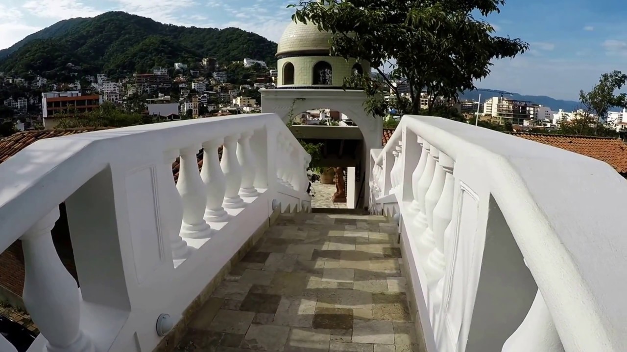 Elizabeth Taylor's Bridge of Love, Puerto Vallarta - YouTube