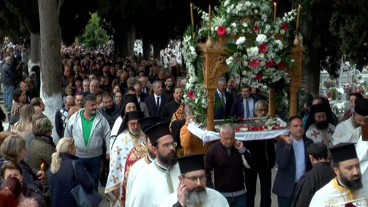 Περιφορά επιταφίου στα Δημοτικά Κοιμητήρια Καβάλας - YouTube