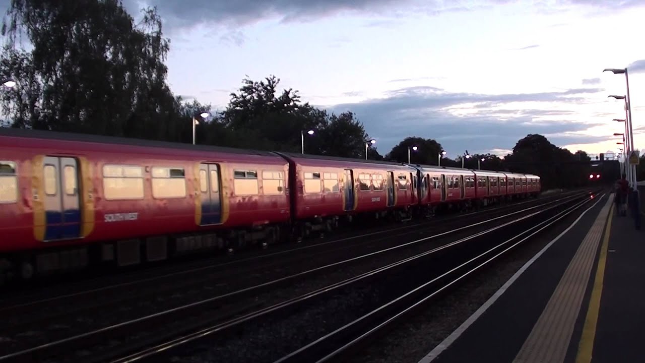 (HD) A pair of South West Trains Class 455's depart Berrylands for ...
