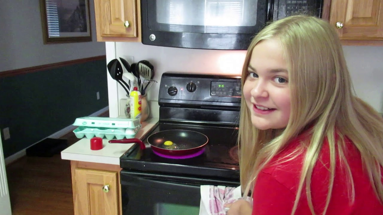 MAKING A NUTRITIOUS BREAKFAST (What Lexie eats for breakfast!) - YouTube