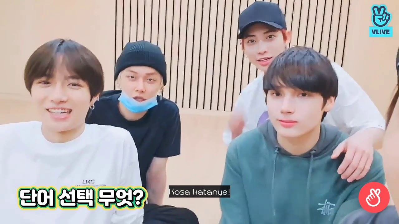[TXT] TXT reading fans' comments😘 - YouTube