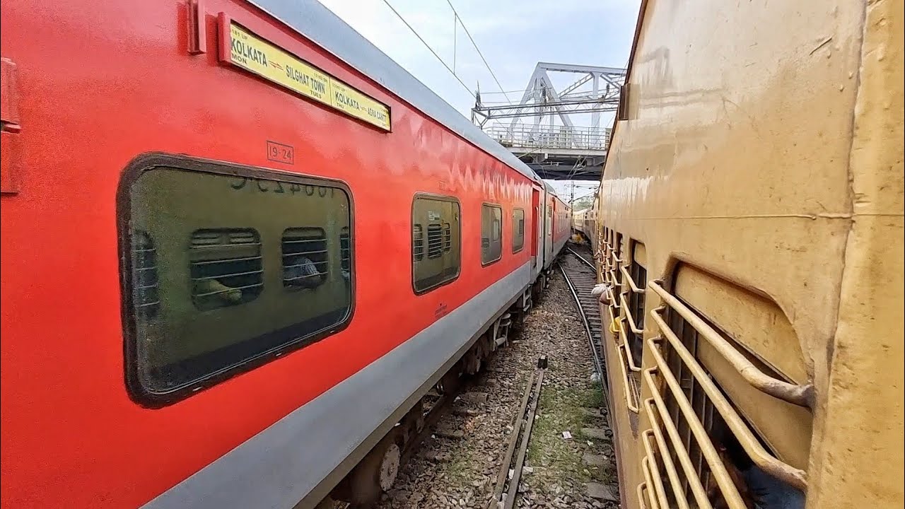 Parallel Departure of Kolkata Express and Andaman Express at Agra Cantt ...