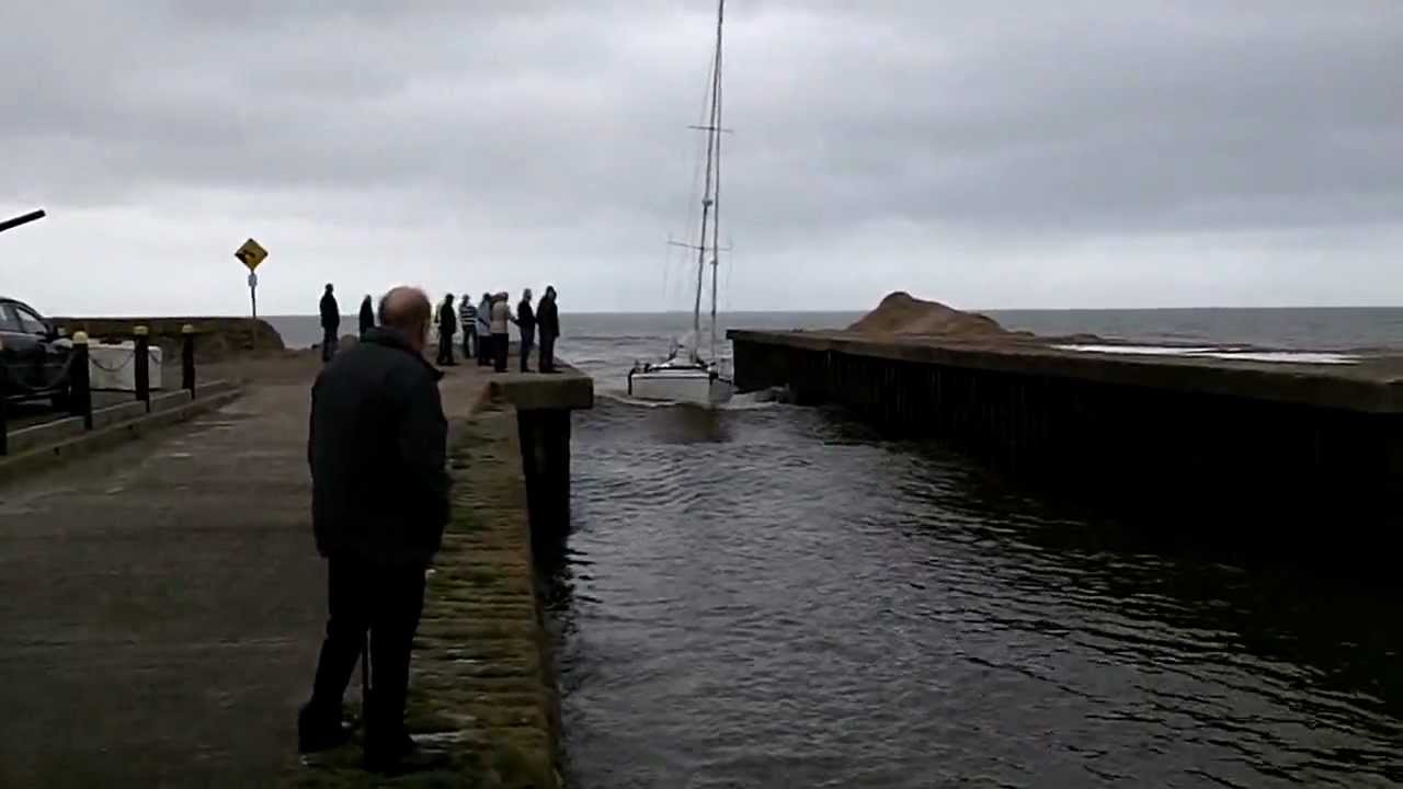 Yacht entering narrow harbour in rough seas, Courtown Harbour - YouTube