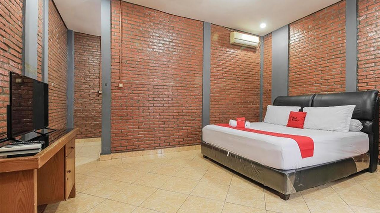 #HotelATG #Review RedDoorz Plus Syariah @ Ampera Raya - YouTube