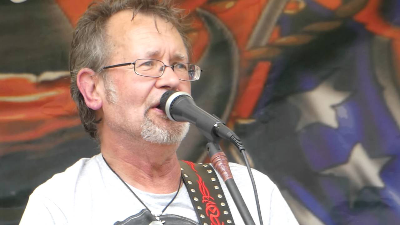 Swamp Dog Rockin in the free world Middfest Middleton 24 07 2016 - YouTube