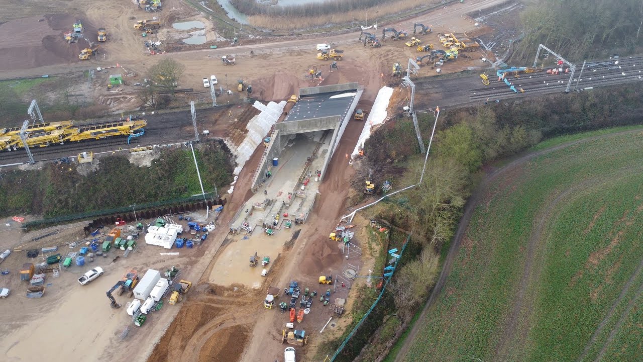 Radlett SRFI MML Engineering work 24/12/24 - YouTube