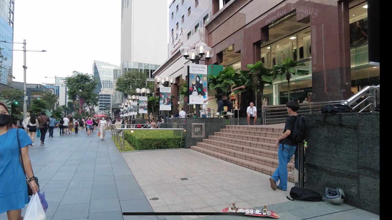 Walking around NGEE ANN City Singapore #lynduron - YouTube