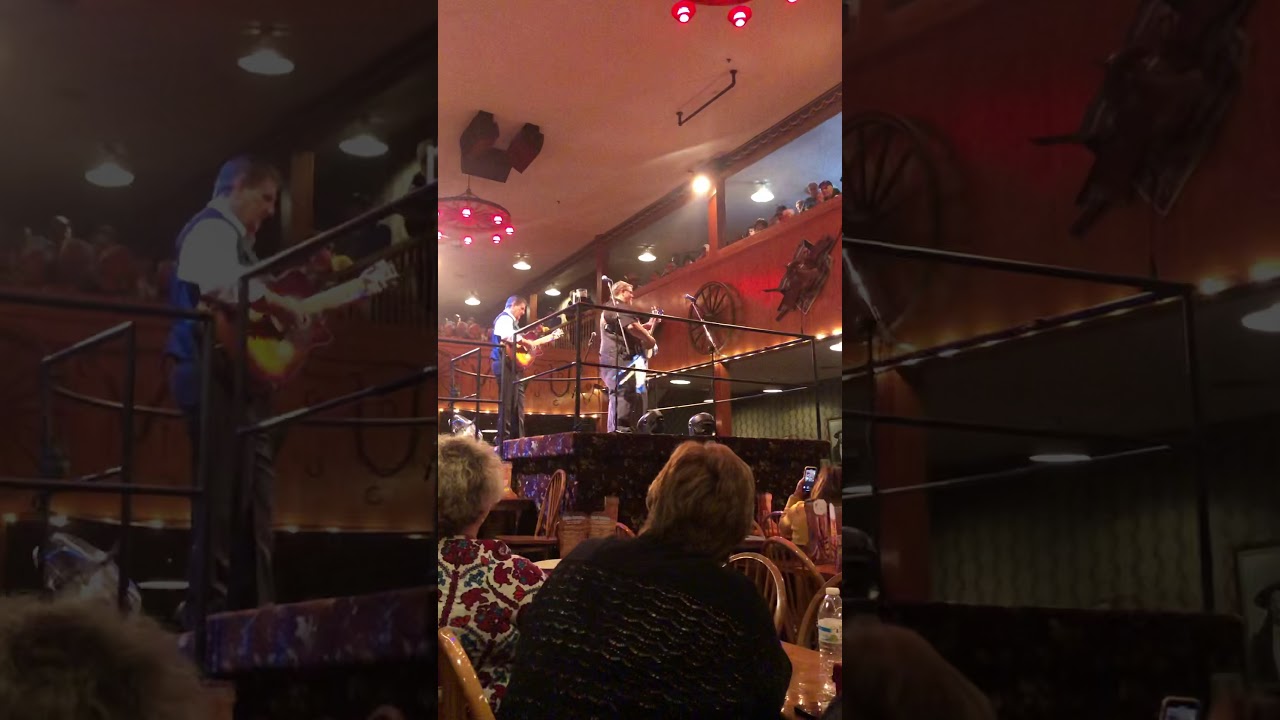 Gary “Biscuit” Davis - Dolly Patton’s Bango Player - Amazing! 😂 - YouTube