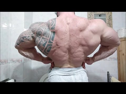 Italian bodybuilder Pasquale D'Angelo - Muscle checking - YouTube