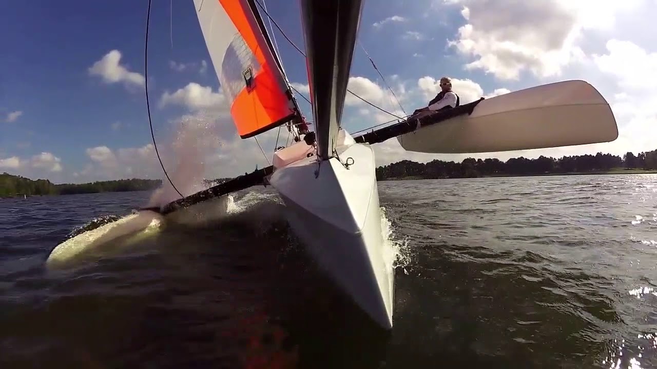 Sailing the Astus 16.5 Trimaran Upwind - YouTube