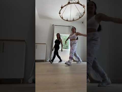 Learning how to do the splits with Peng Peng… how’d I do? 😅 - #Shorts ...