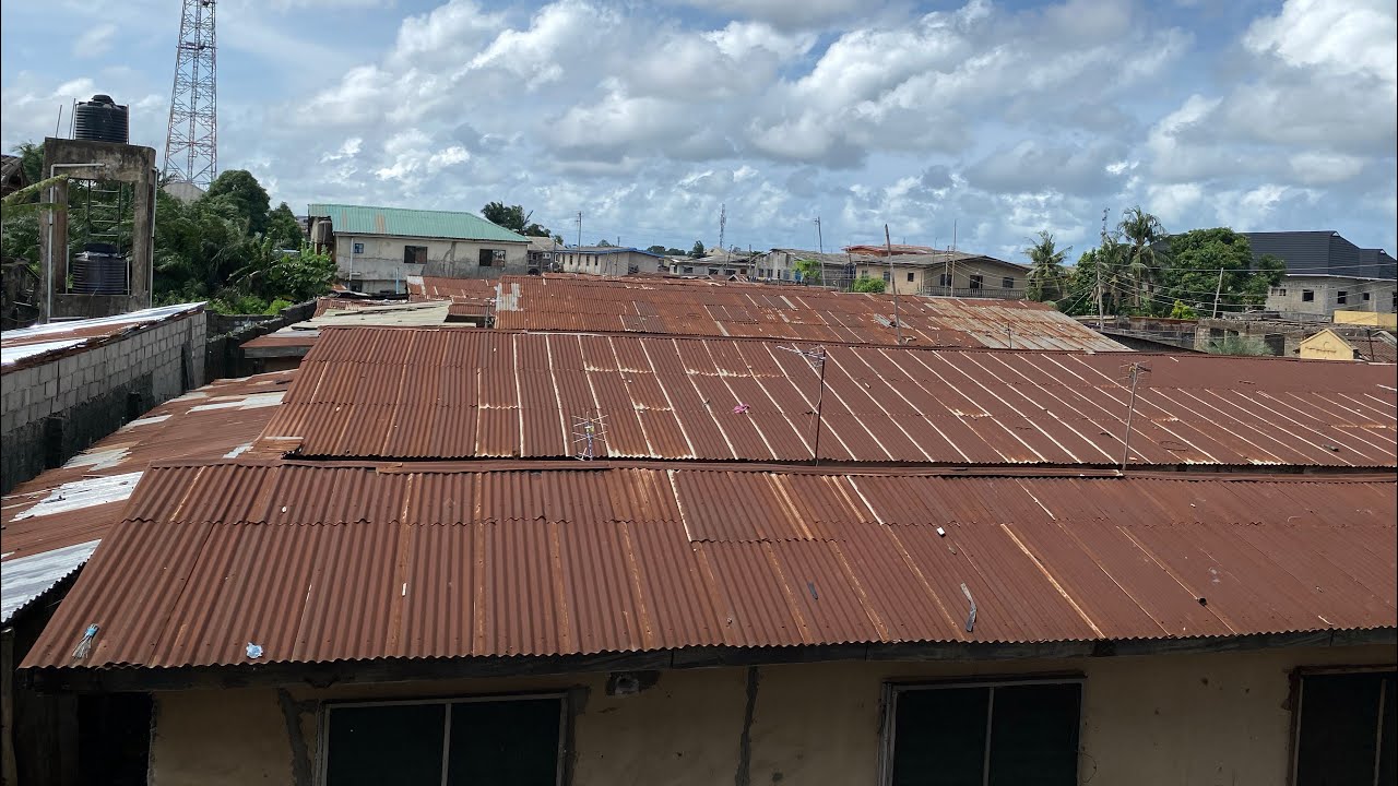 This is how the roof of a lot of homes are been built in Lagos state ...