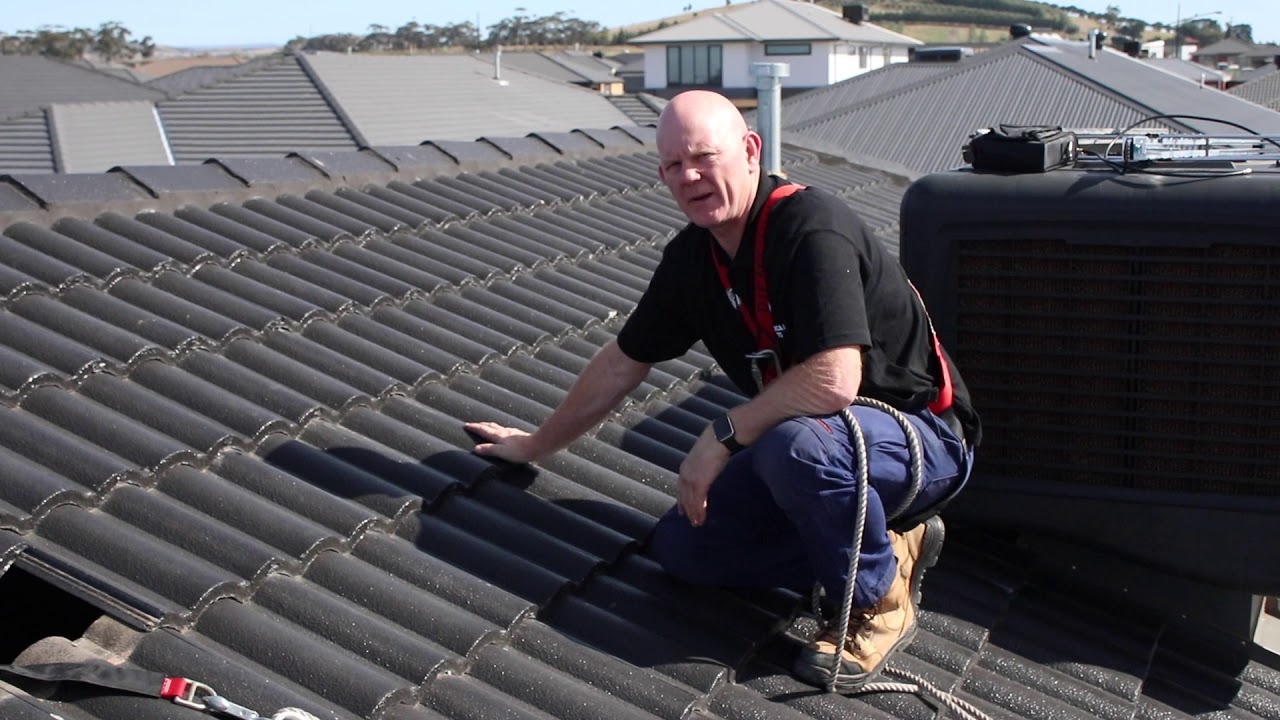 2 Ways to remove or lift roof tiles - YouTube