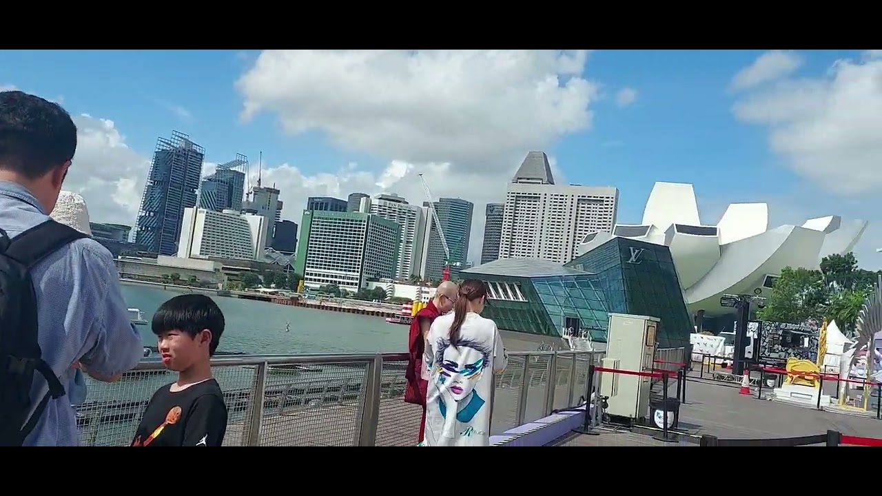 maganda ang panahon maganda ang view dito sa Marina Bay Sand. - YouTube