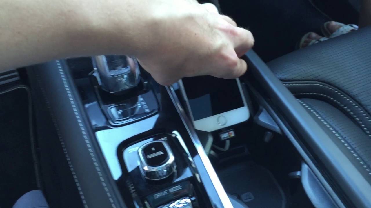 Volvo XC90 II iPhone-Halter - so einfach geht's - YouTube